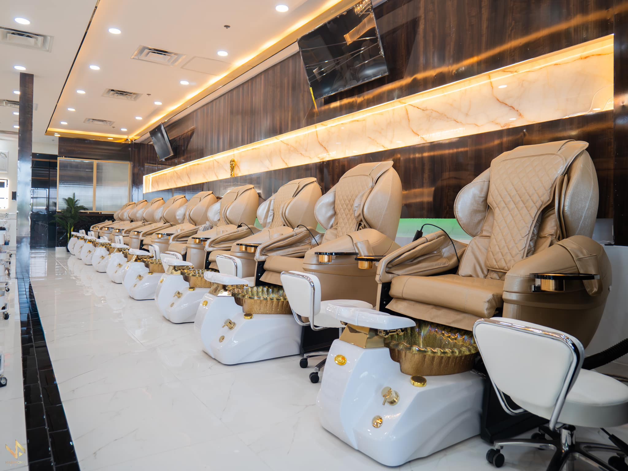 Tourbillon Nail Lounge Florida – SNS Pedicure